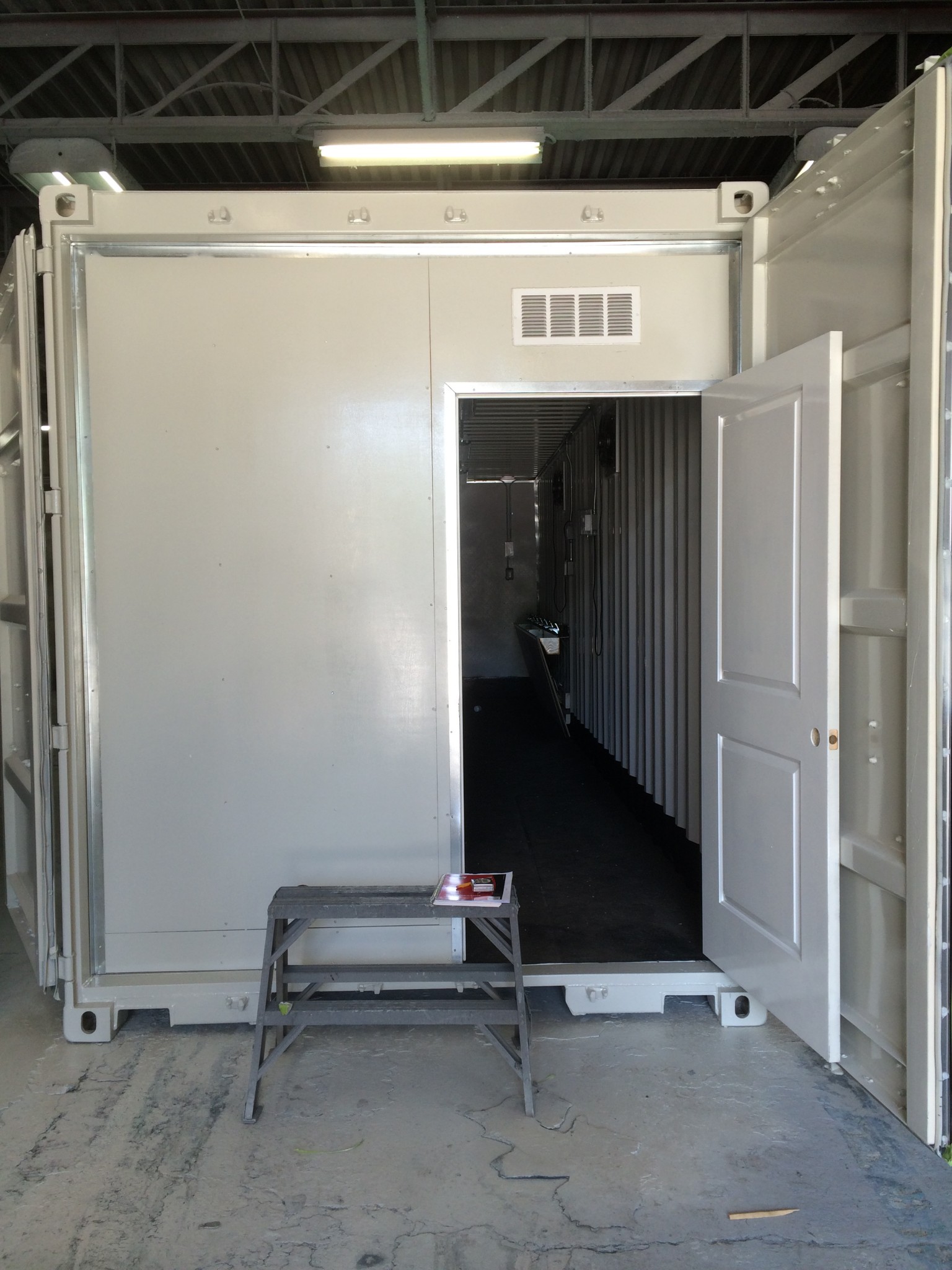 40′ Shower (10) | Secure Store